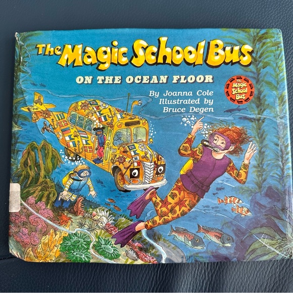 Scholastic | Other | First Edition 992 The Magic School Bus On The ...